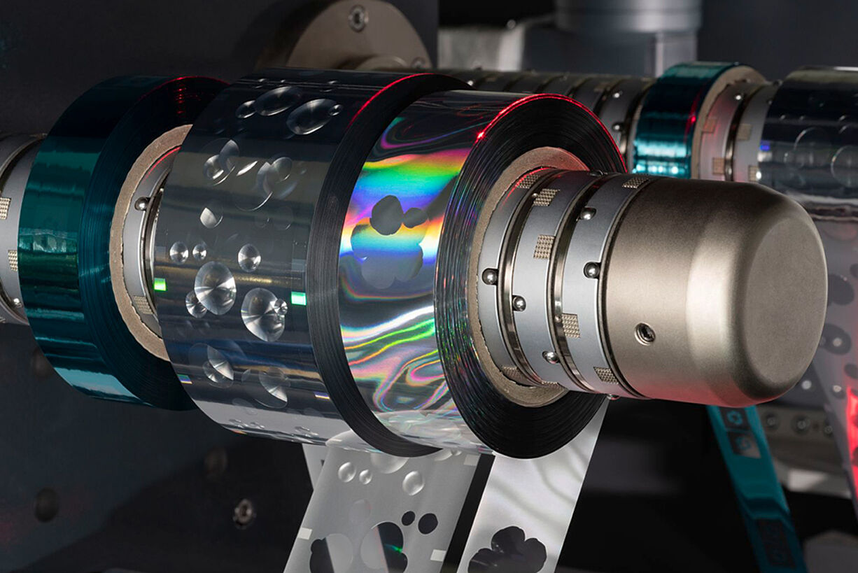 Product Enhancement par Excellence with Holograms